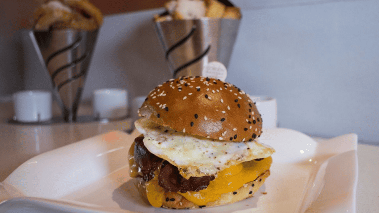 Gordon Ramsay's Ultimate Backyard Burger